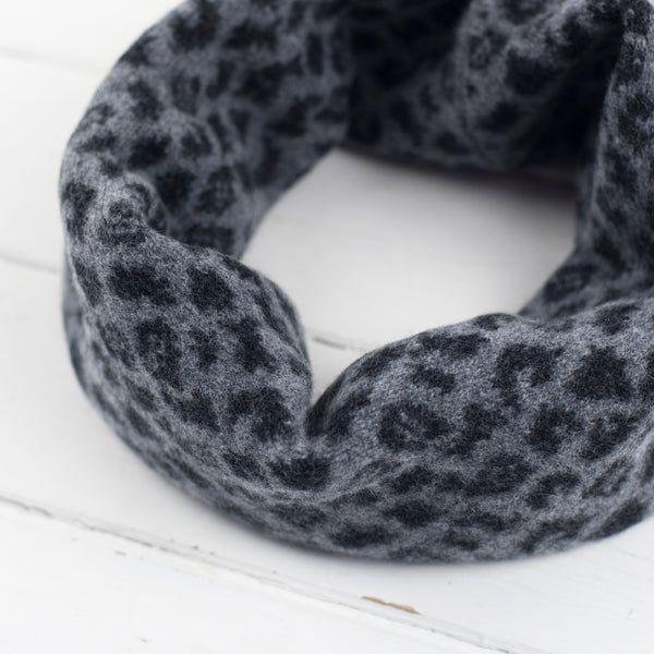 Leopard snood / cowl - grey - Miss Knit Nat